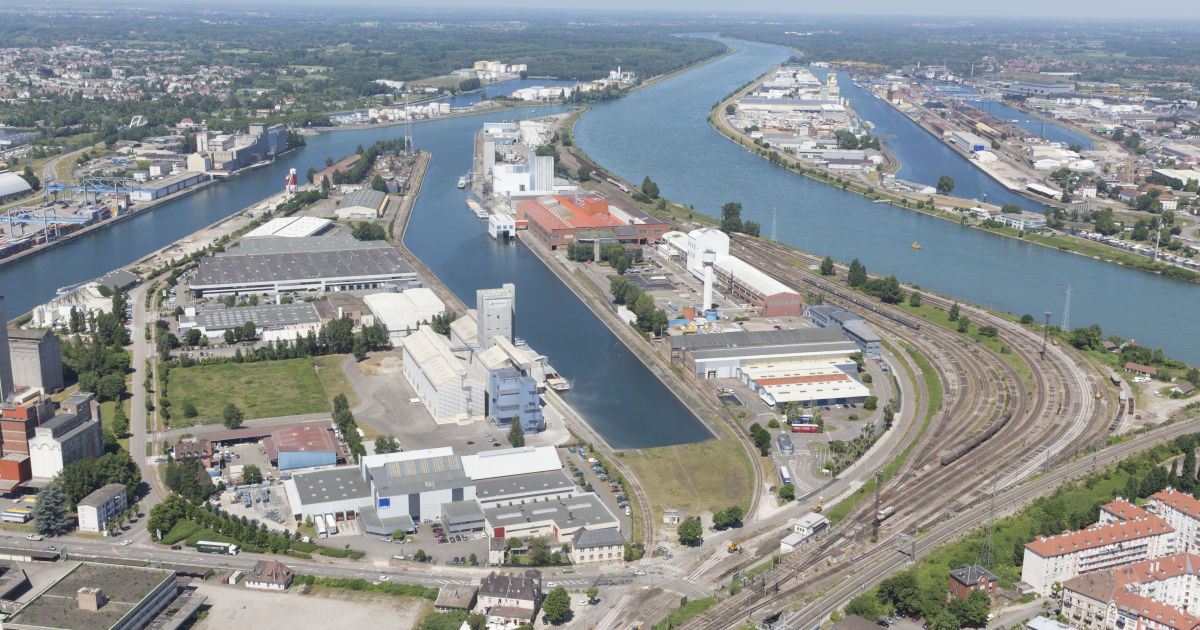 Les ports de Strasbourg et VNF réaffirment leur coopération en signant ...
